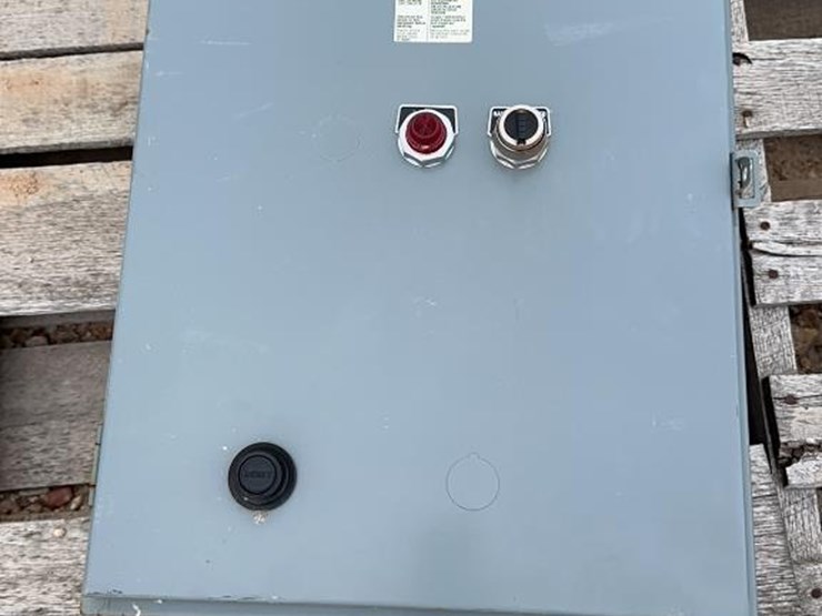 Square D control panel by Richard's Auction Service - Auction Resource