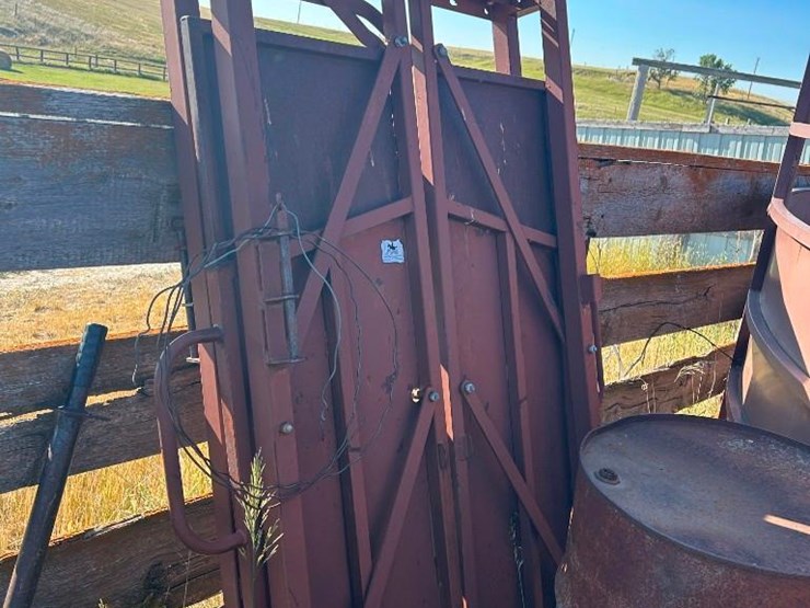 HiQual Head Gate by Pifer's Auctioneers - Auction Resource