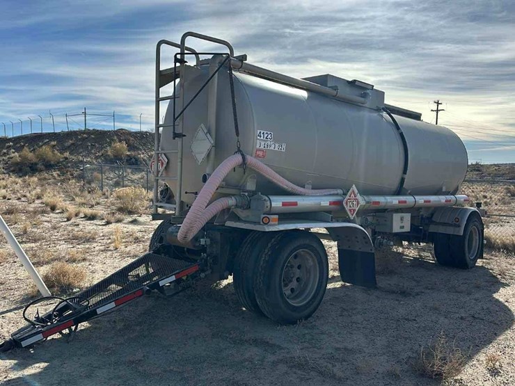 1998 TRAILMASTER PUP FUEL TRAILER by Machinery Auctioneers - Auction ...