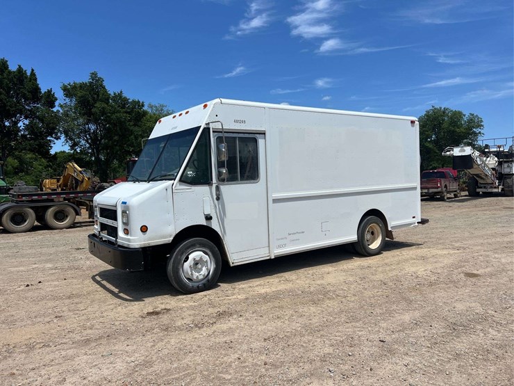 2000 Freightliner S/A Box Truck by Witcher Farms - Auction Resource