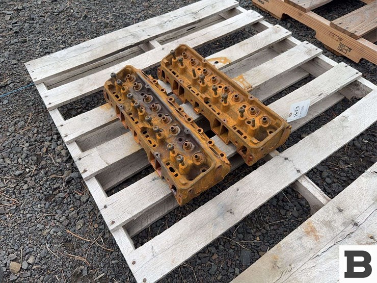 Small Block Chevrolet Cylinder Heads by Booker Auction Co. | Auction ...
