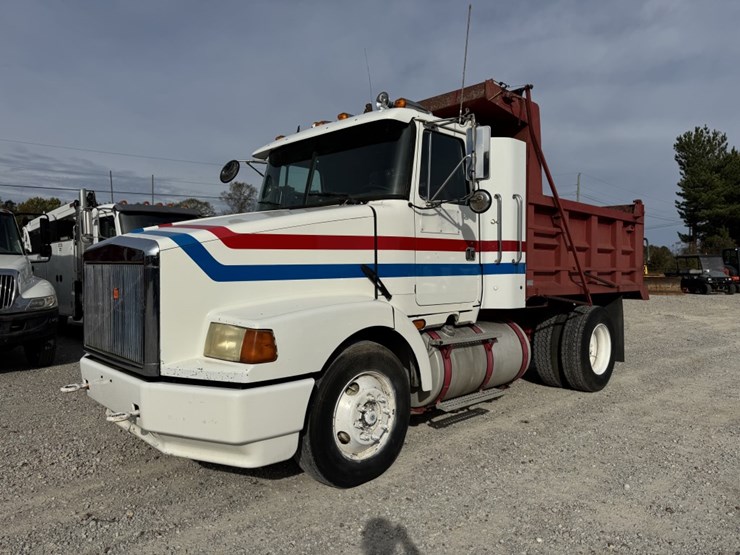 #4931 • 1995 White/GMC Dump Truck by Clayton Auctions | Auction Resource