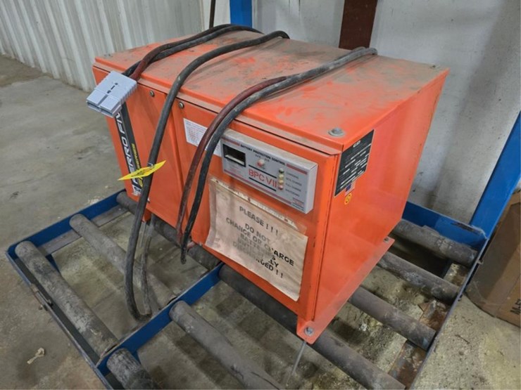 #2840 • Feiro Five FR24HK750M Charger by Powers Auction Service | Auction Resource