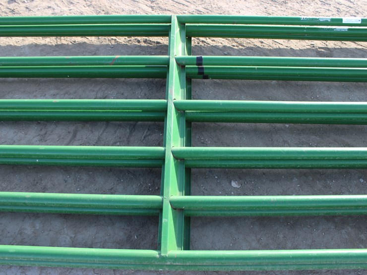 #4293 • 16' HW 6-Bar Cattle Corral Panels by Kerr Auction | Auction Resource