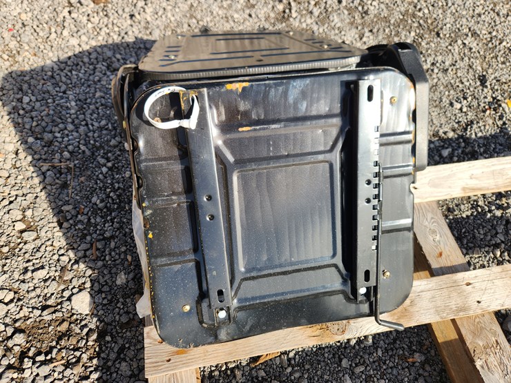 #1246 • FUTURE EQUIPMENT SEAT by Powell Farms Inc | Auction Resource