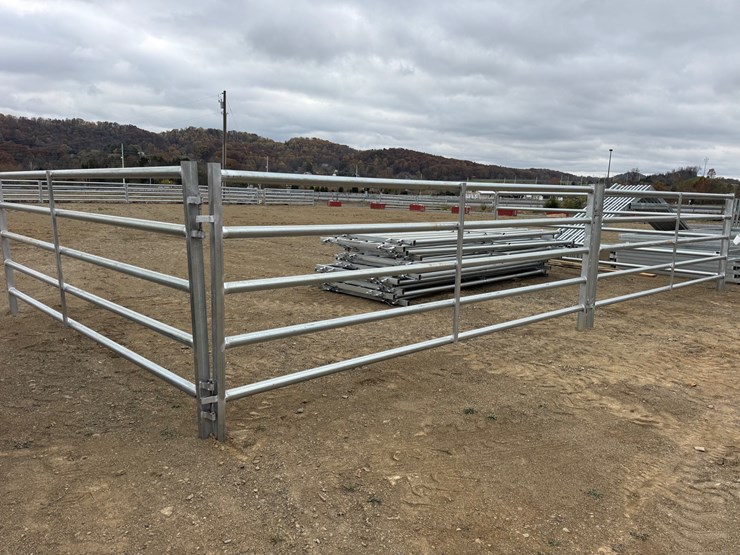 #1426 • Very heavy duty 16 foot long corral panels by Royston Auction ...