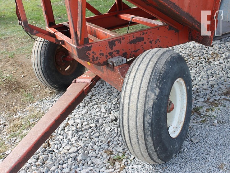 GRAVITY WAGON ON EZ TRAIL RUNNING GEAR 5434 by Taylor Auction Company ...