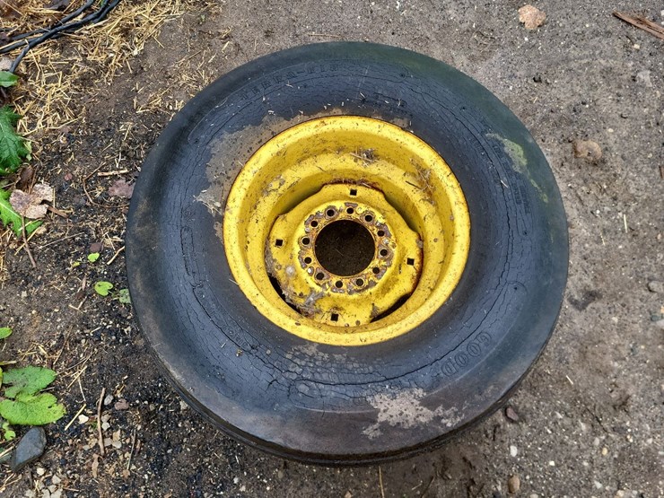 (2) 31x13.50-15 Floatation Tires w/6 Bolt Rims by Schrader Real Estate ...