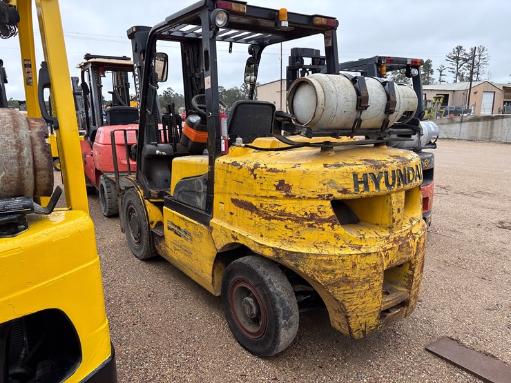 #2075 • 2012 HYUNDAI FORKLIFT by Henderson Auctions | Auction Resource