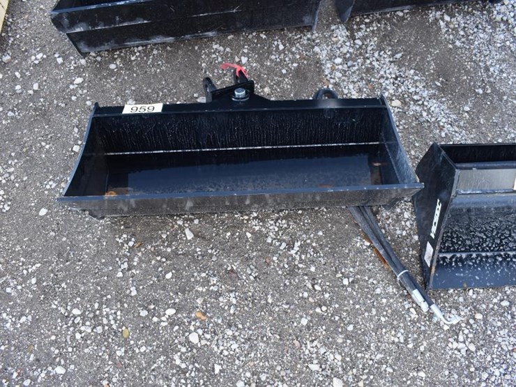 32" MINI EXCAVATOR HYDRAULIC TILT BUCKET by Anton Auction Service ...
