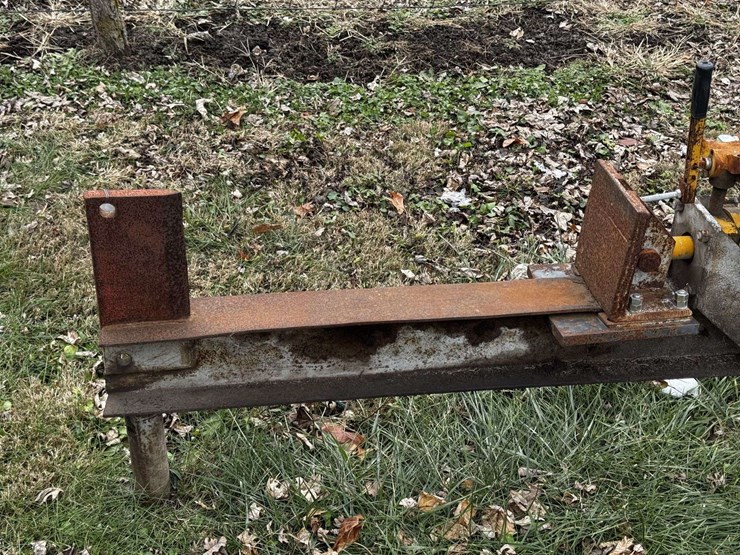 Kelly Farm Equip. KLS24 Hydraulic Wood Splitter by Aumann Auctions ...