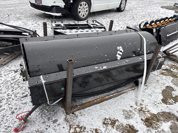 #3003 • 2025 Unused GIYI Skid Steer Vibratory roller by Edinburg ...