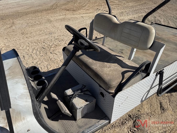 E-Z-GO ELECTRIC FLATBED GOLF CART by Joey Martin Auctioneers LLC ...
