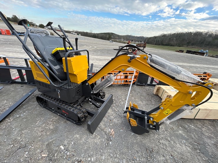 #125 • LANDHONOR LHR-KN16-CEM MINI EXCAVATOR by Van Massey Auction ...
