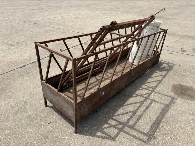 2ft x 8ft Hay Feeder & Horse Hay Feeder by Zomer Auctions | Auction ...