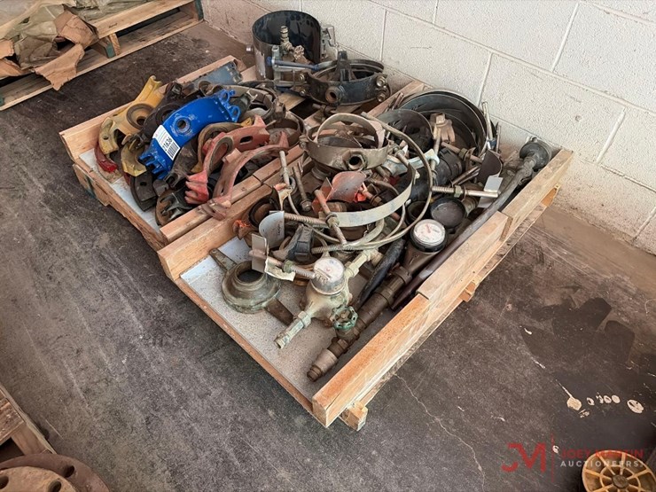CONTENTS OF PALLET VARIOUS PIPE FITTINGS, CLAMPS AND VALVES by Joey ...