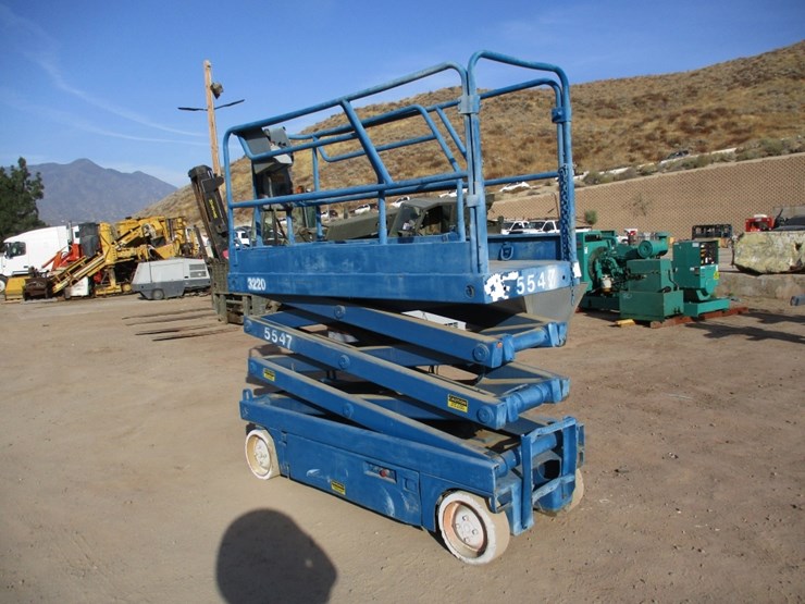 Genie GS-3220 Scissor Lift, by Western Construction Auctions | Auction ...