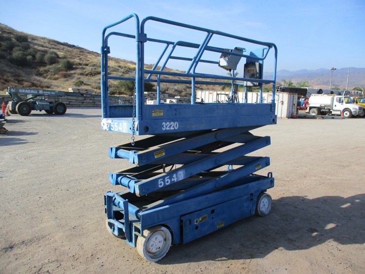 Genie GS-3220 Scissor Lift, by Western Construction Auctions | Auction ...